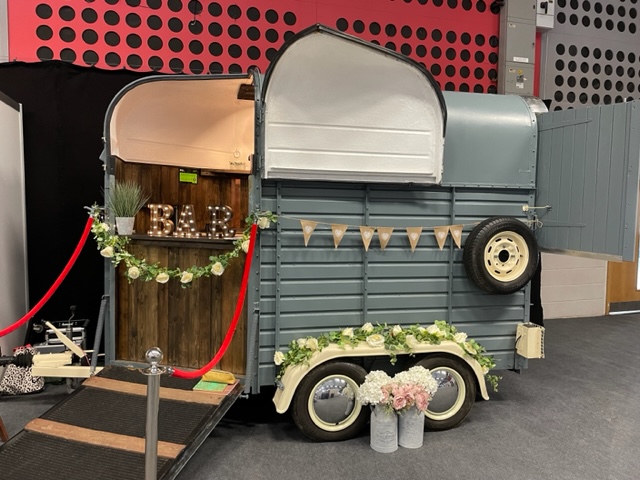 The Tiddly Mare Vintage Horsebox Bar - The Event Company EA Ltd